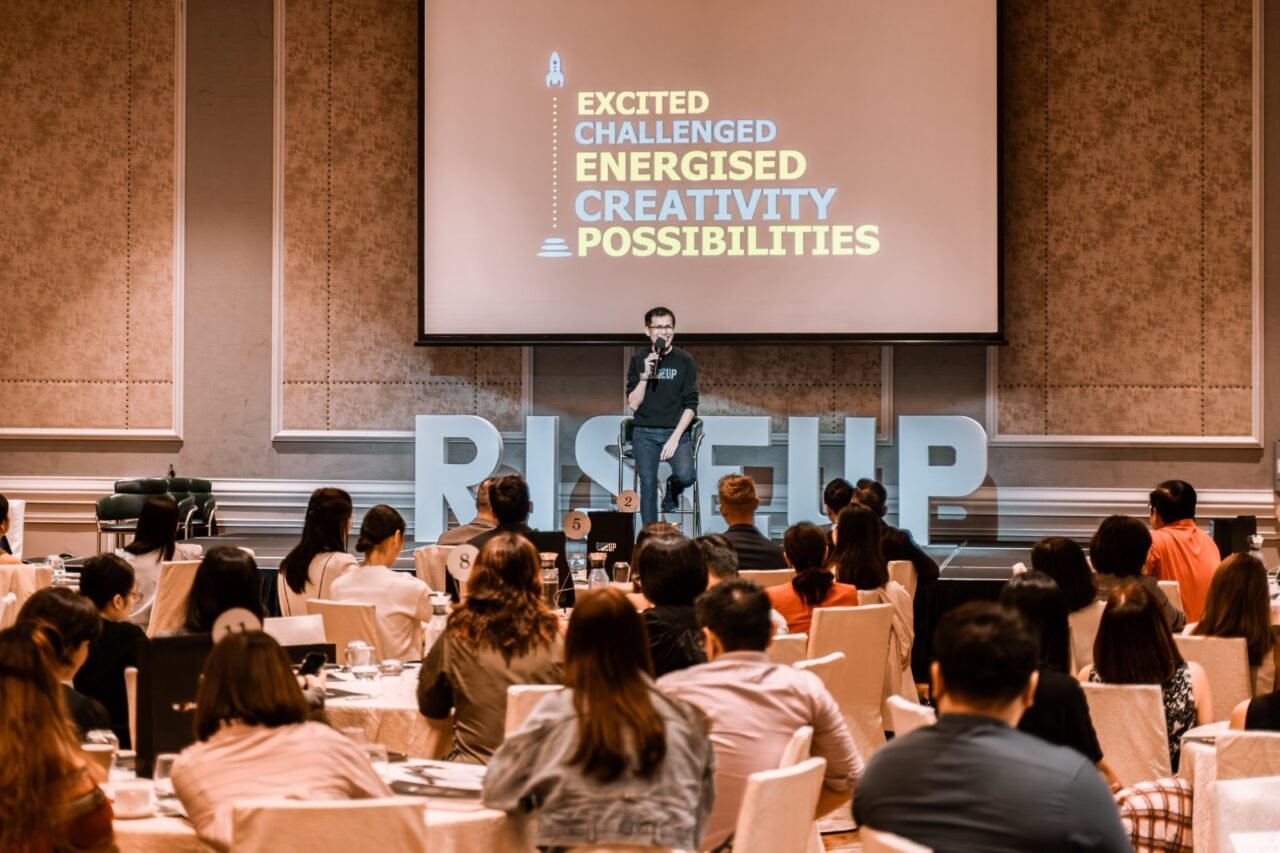 10 Proven Strategies to Motivate a Team and Boost Performance